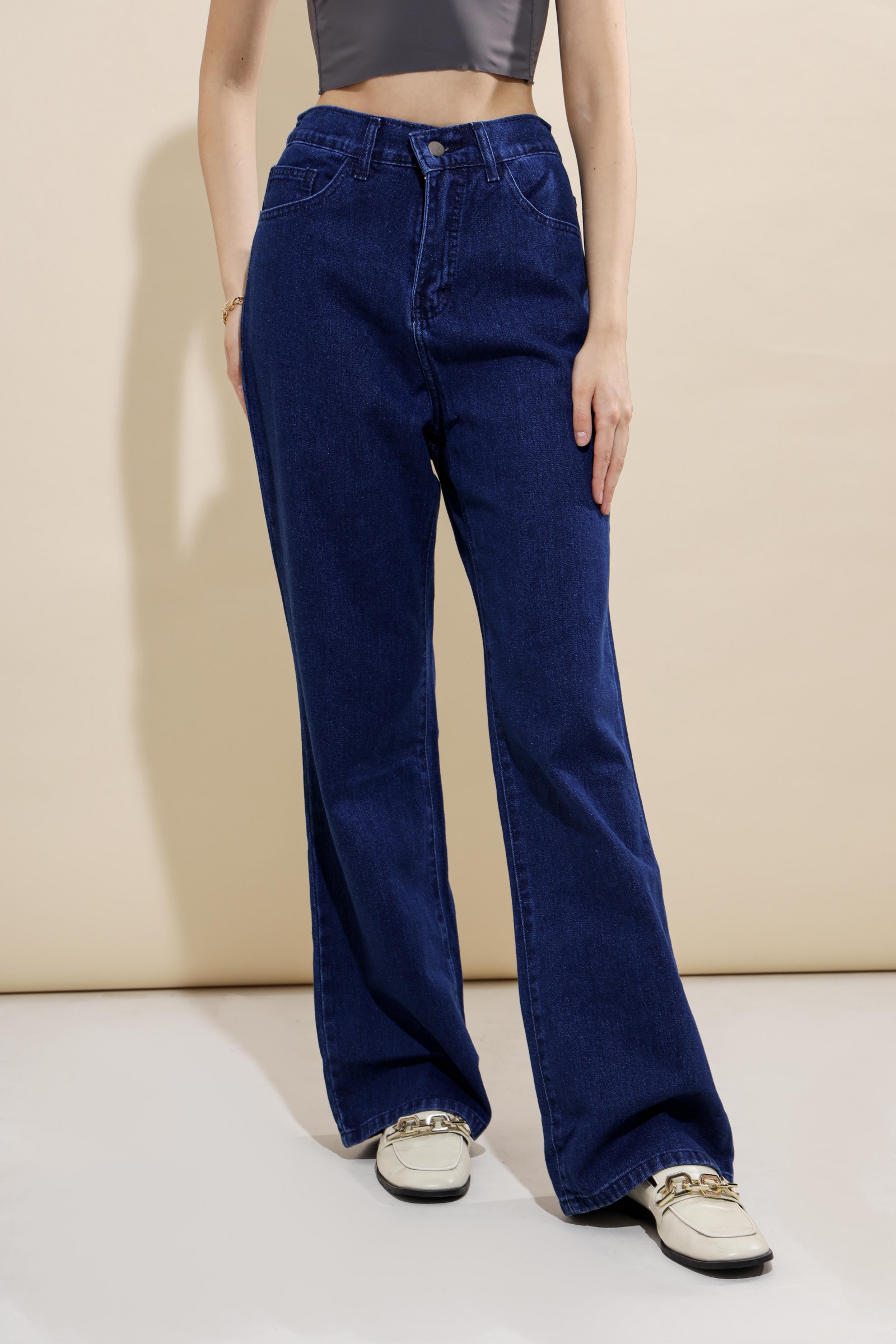 Veronika Jeans | Hava Indonesia